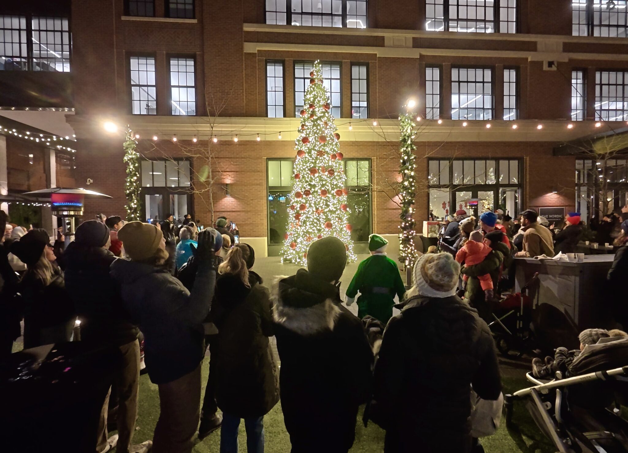 North Loop In Full Holiday Mode - North Loop Neighborhood Association